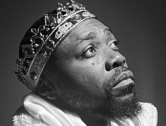 De retour au Gabon, le rappeur Kôba Building annonce ses concerts ...